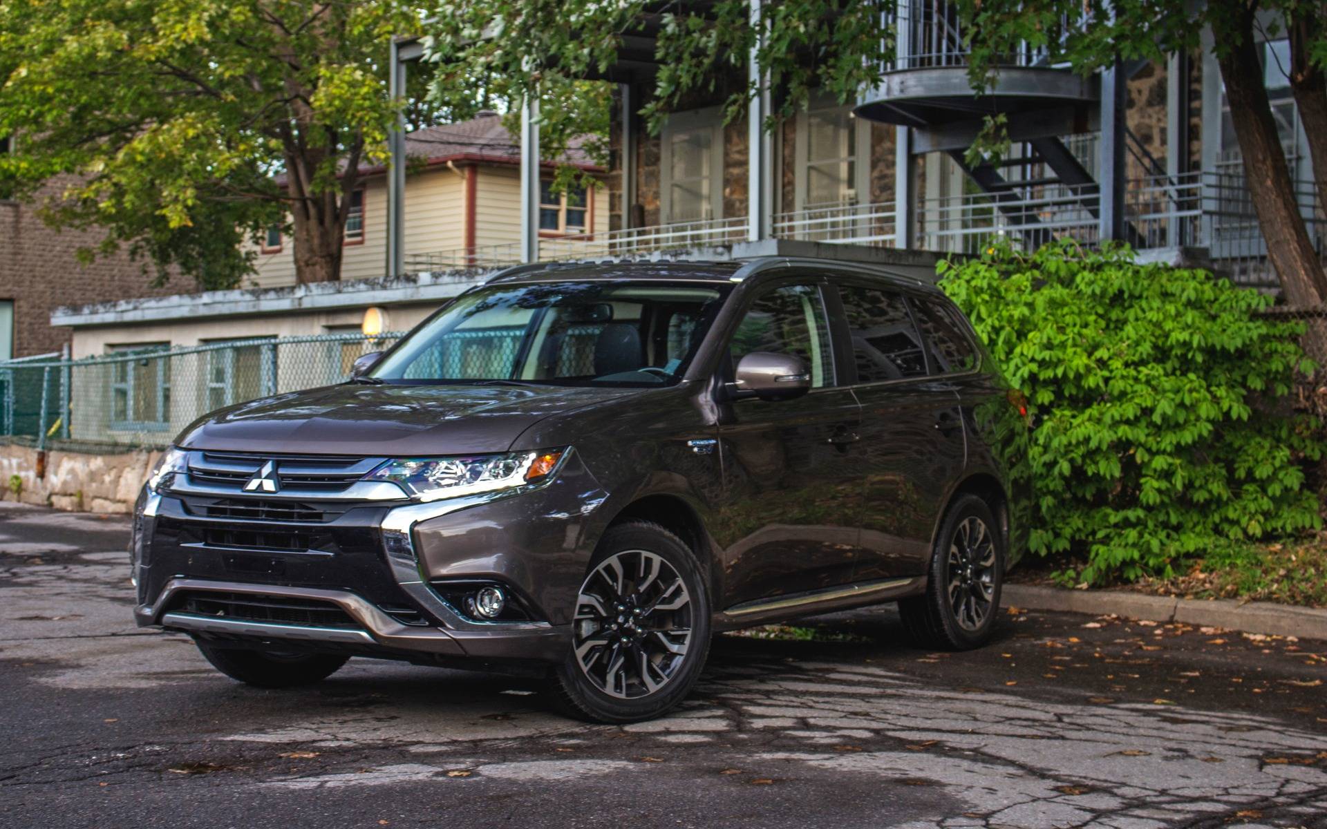 Mitsubishi Outlander ou Nissan Pathfinder 2018, lequel choisir? | Otogo