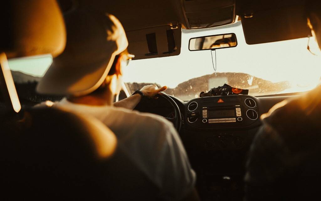 Blinded by the Light: 5 Tips to Drive Safely in the Sun | Otogo