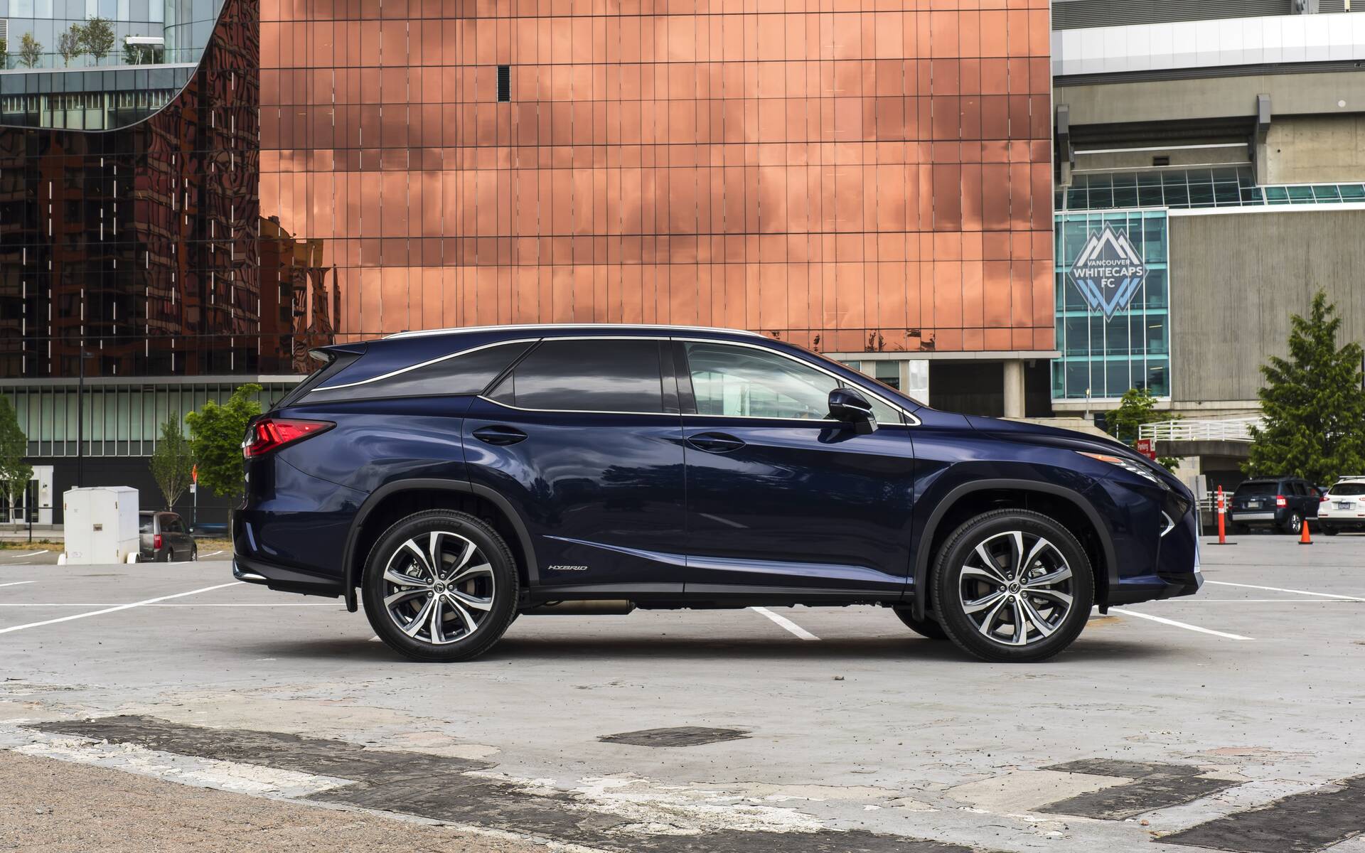 Lexus RX L or GX: Which is the Best Three-Row SUV? | Otogo