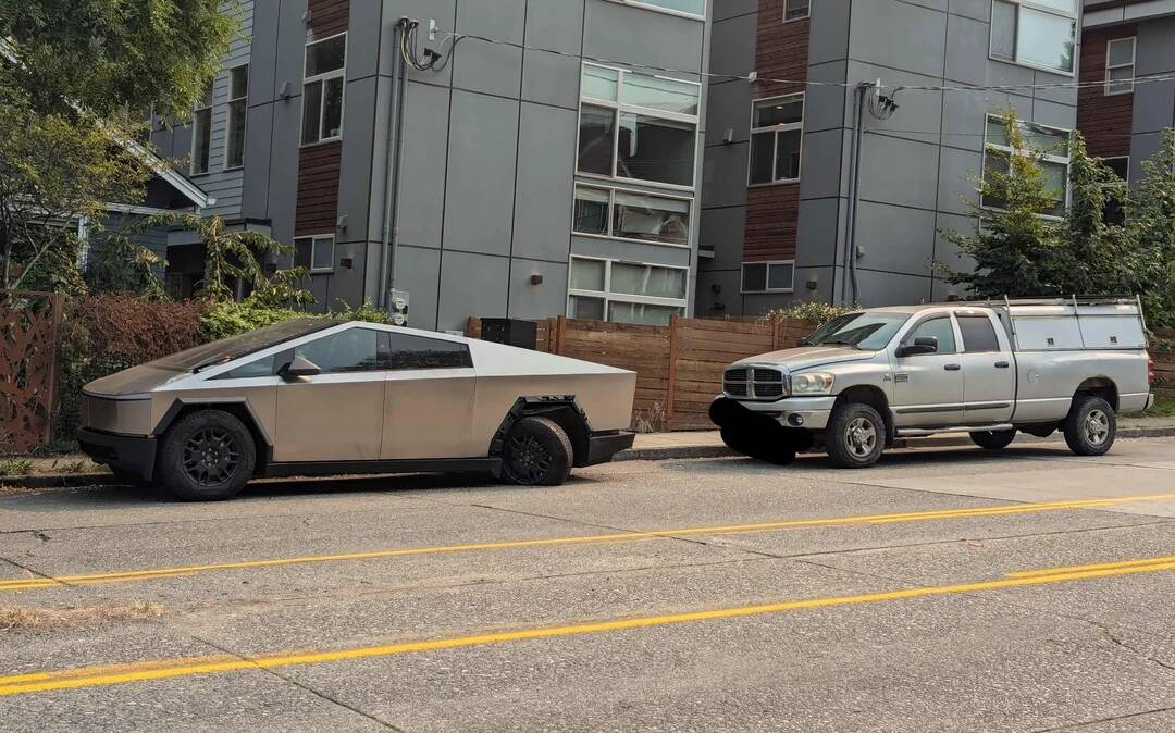 A Tesla Cybertruck abandoned on the streets of Seattle goes viral | Otogo