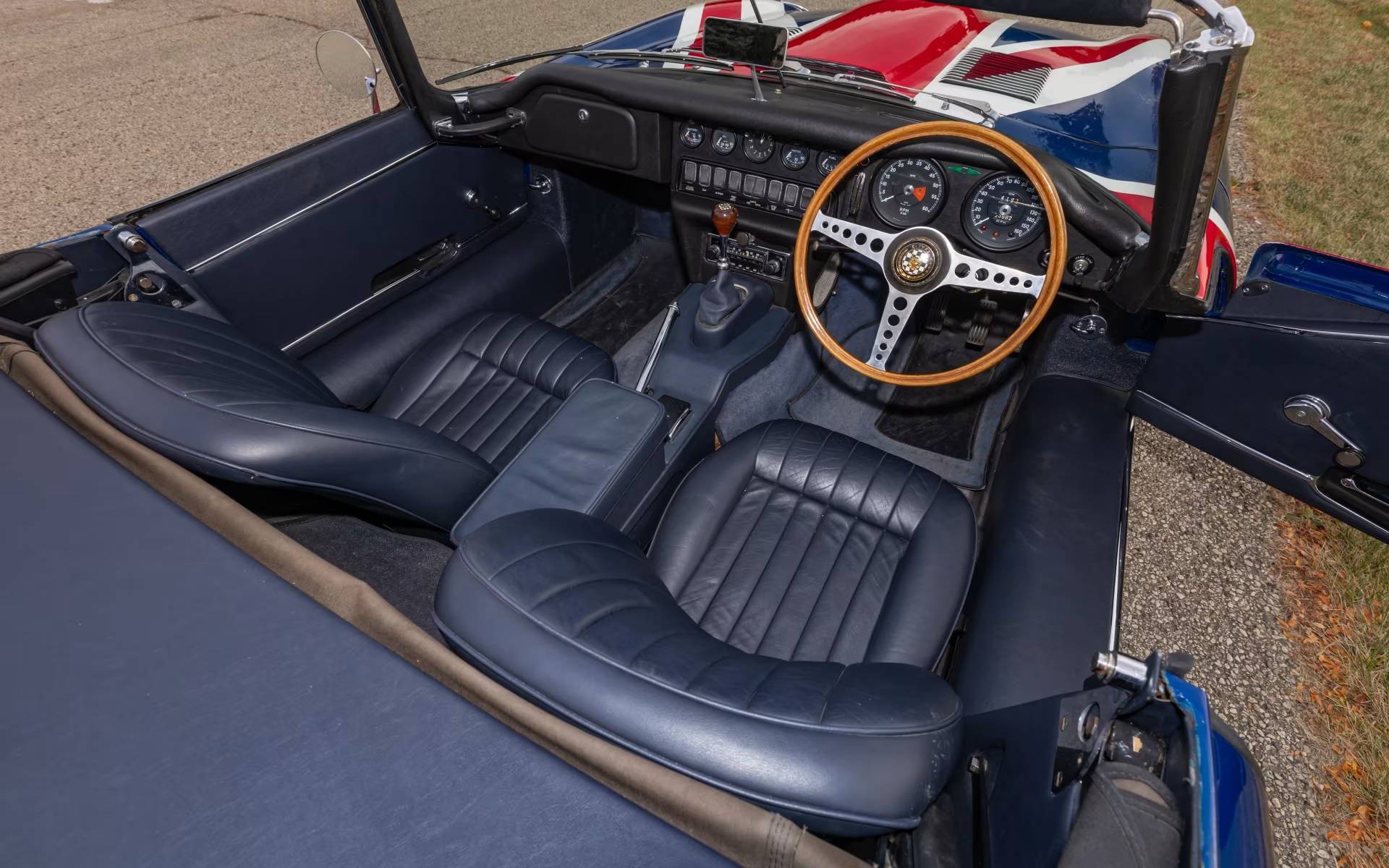 Yeah, baby: Austin Powers' Shaguar could be yours! | Otogo