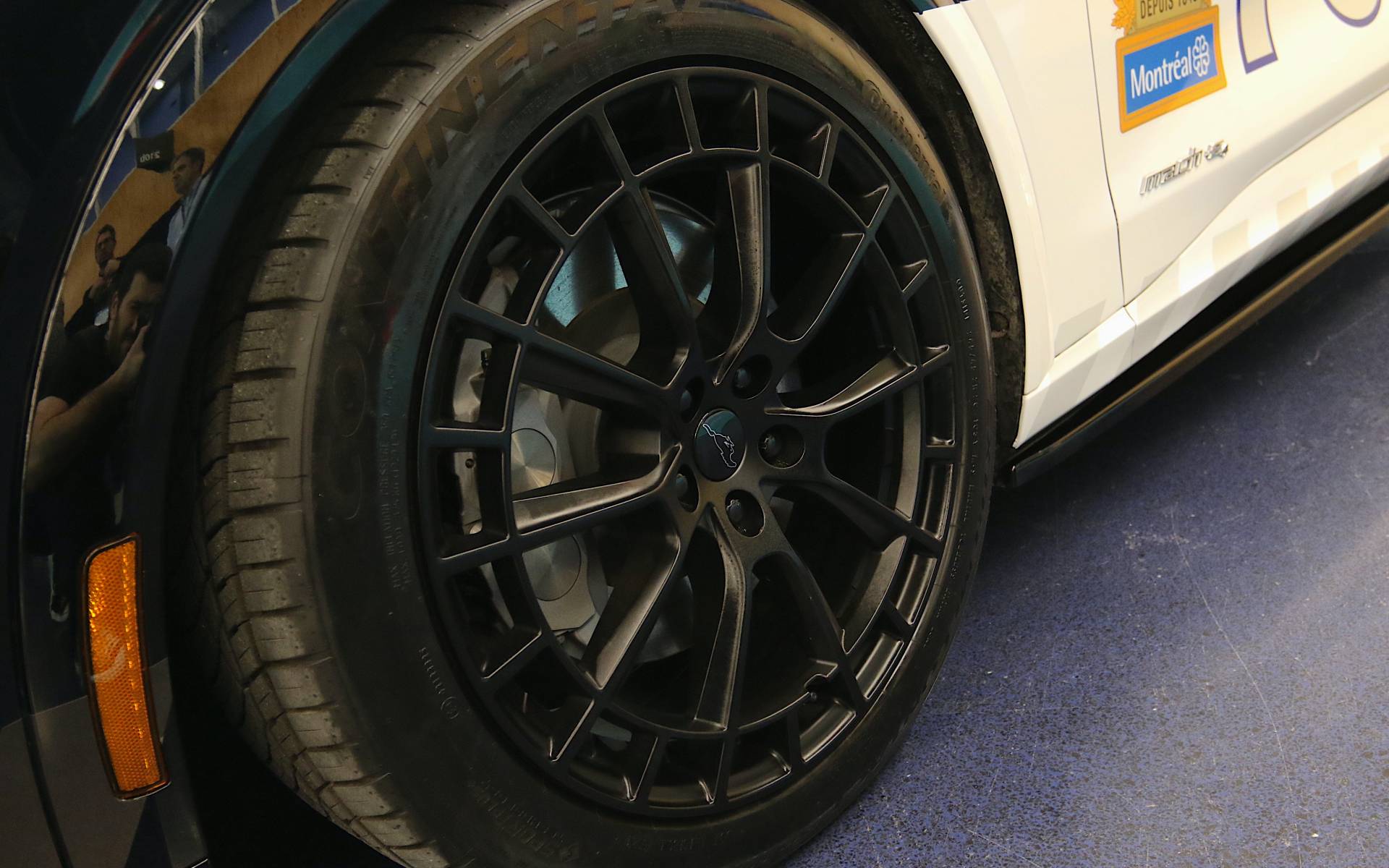 The SPVM presents a modified car at the Montreal Auto Show! | Otogo