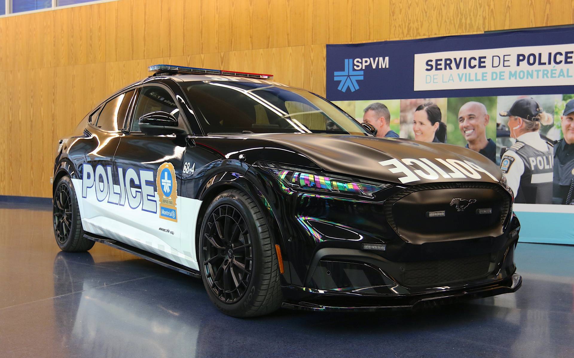 Le SPVM présente une voiture modifiée au Salon de l'auto de Montréal ...