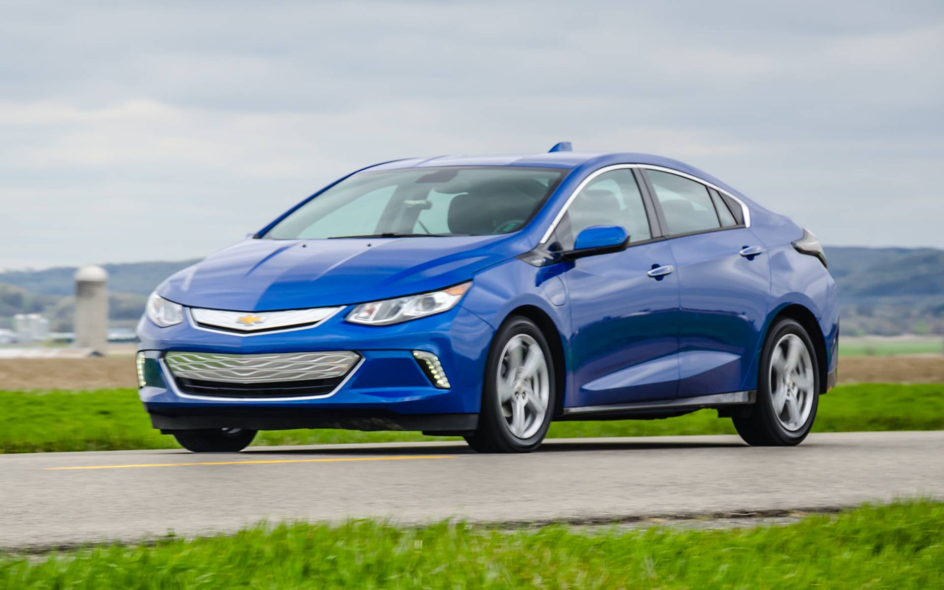 Toyota Prius Prime ou Chevrolet Volt d’occasion : laquelle choisir? | Otogo