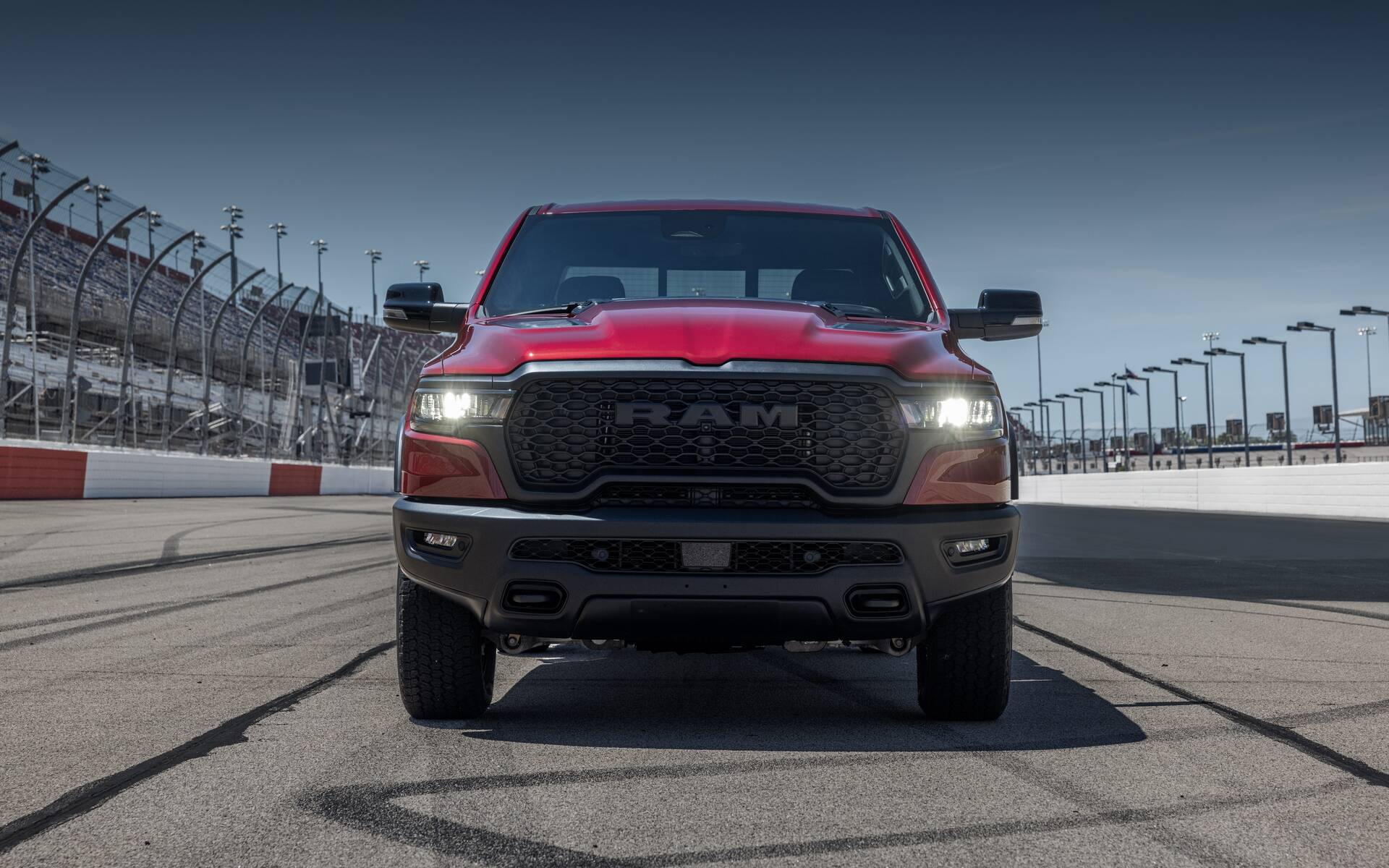 C’est officiel, le Ram 1500 2026 ramène le V8 HEMI de 5,7 L | Otogo